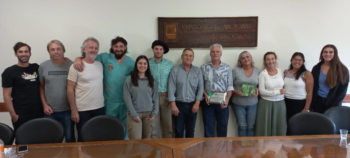 El rector recibió a docentes y estudiantes del grupo de Sanidad en ...